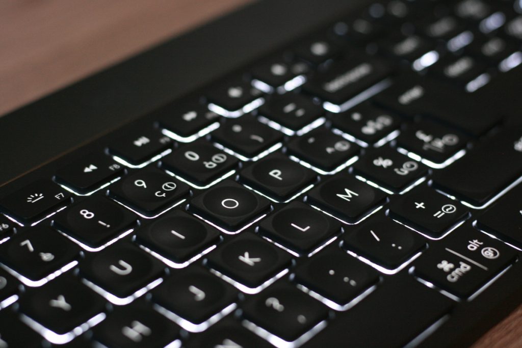 AZERTY, AZERTY amélioré, Bépo : le point sur ces normes qui régissent ...