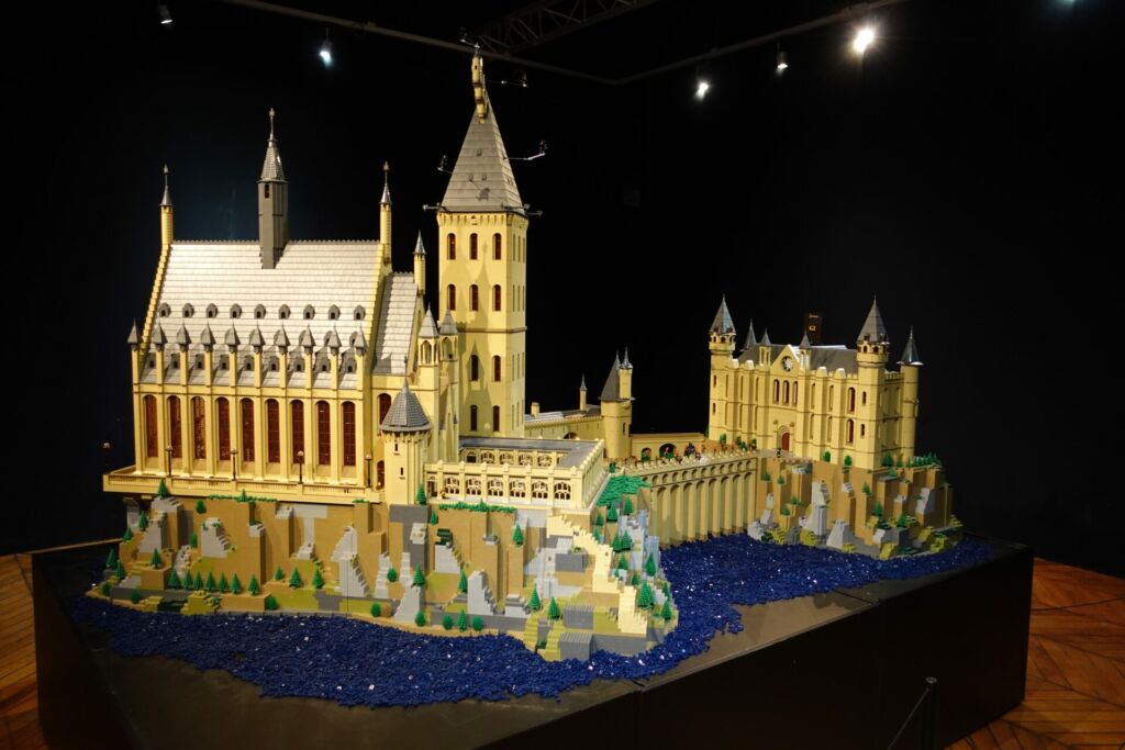 LEGO sublime l’architecture réelle et fictive au château de Croissy