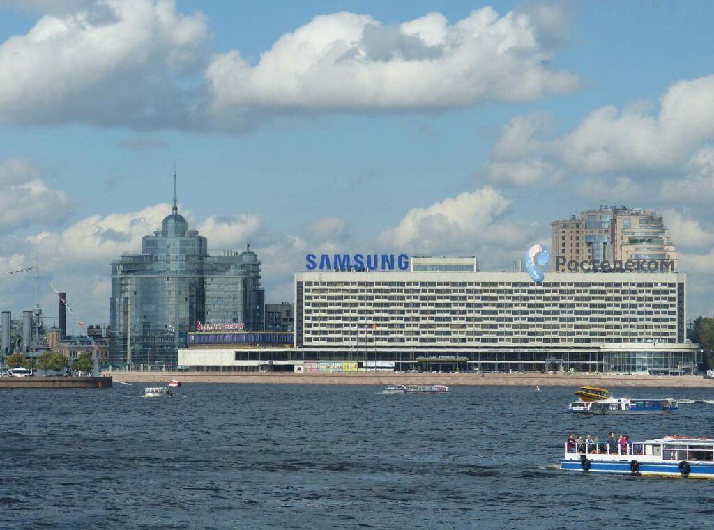 Après Apple, Samsung bloque ses transactions avec la Russie