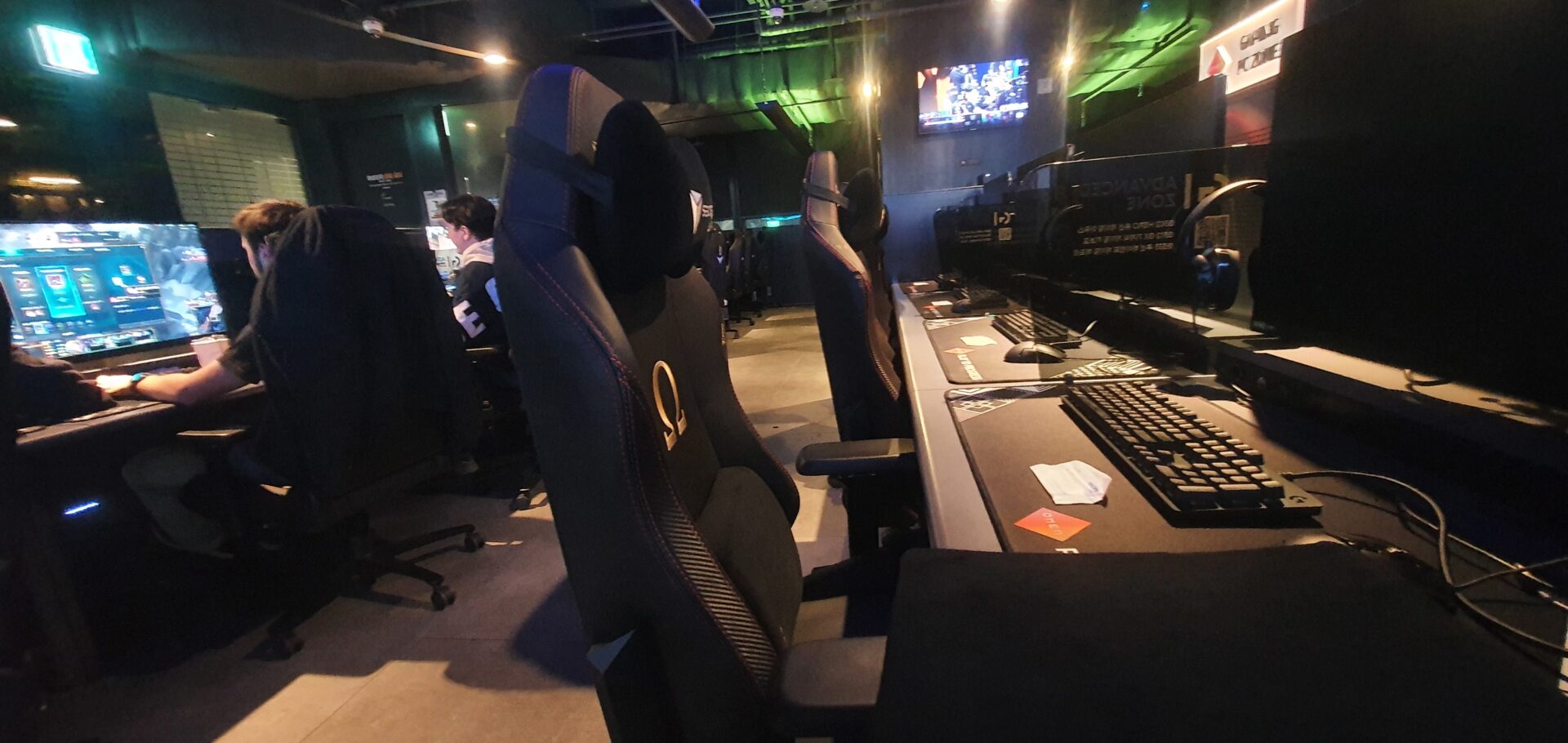 On a testé une salle de PC Bang, le phénomène gaming en Corée du Sud