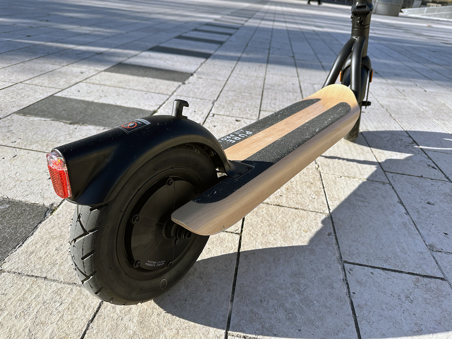 Test de la Pure Air Pro LR : une trottinette racée et puissante