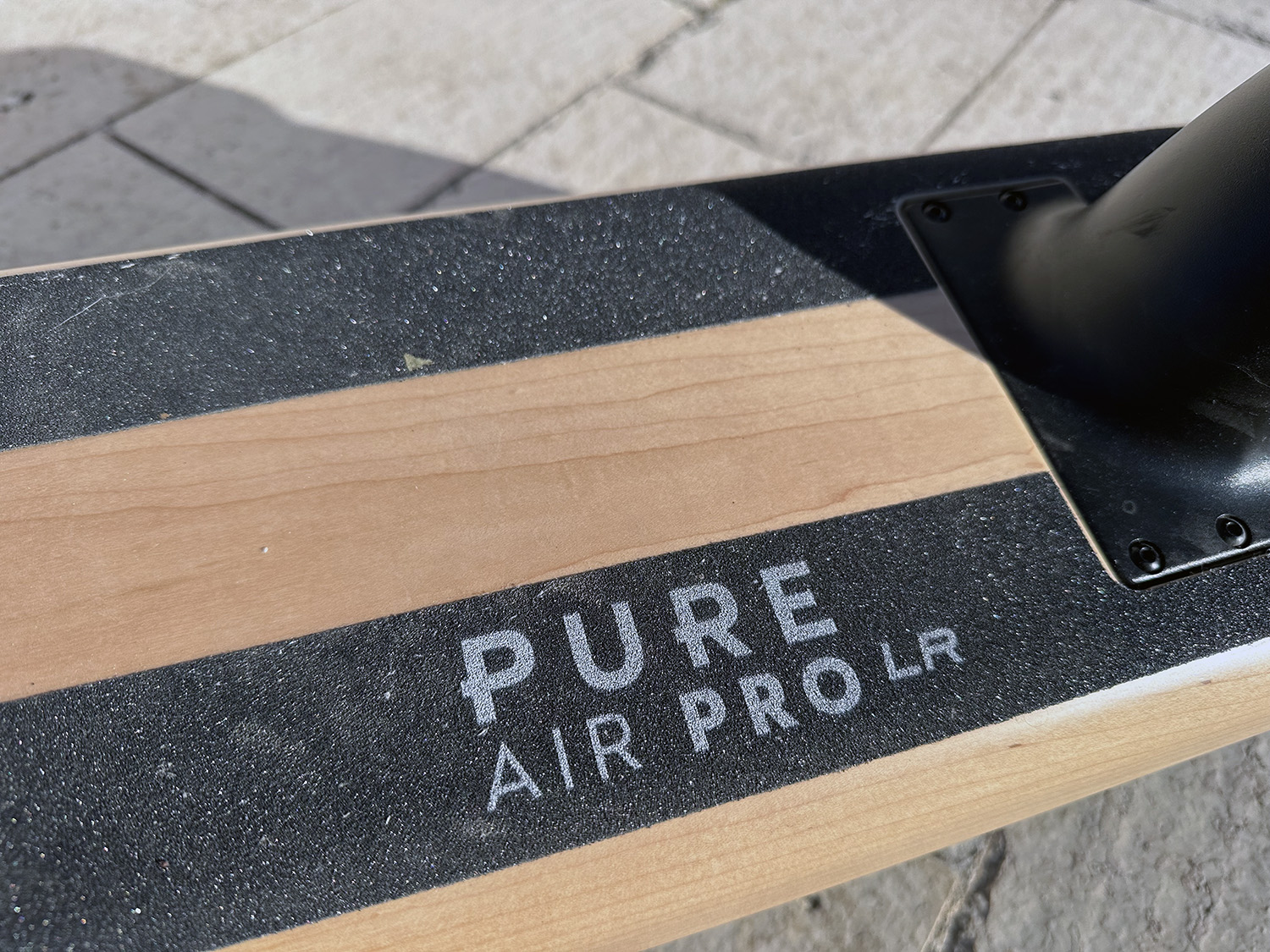 Test de la Pure Air Pro LR : une trottinette racée et puissante