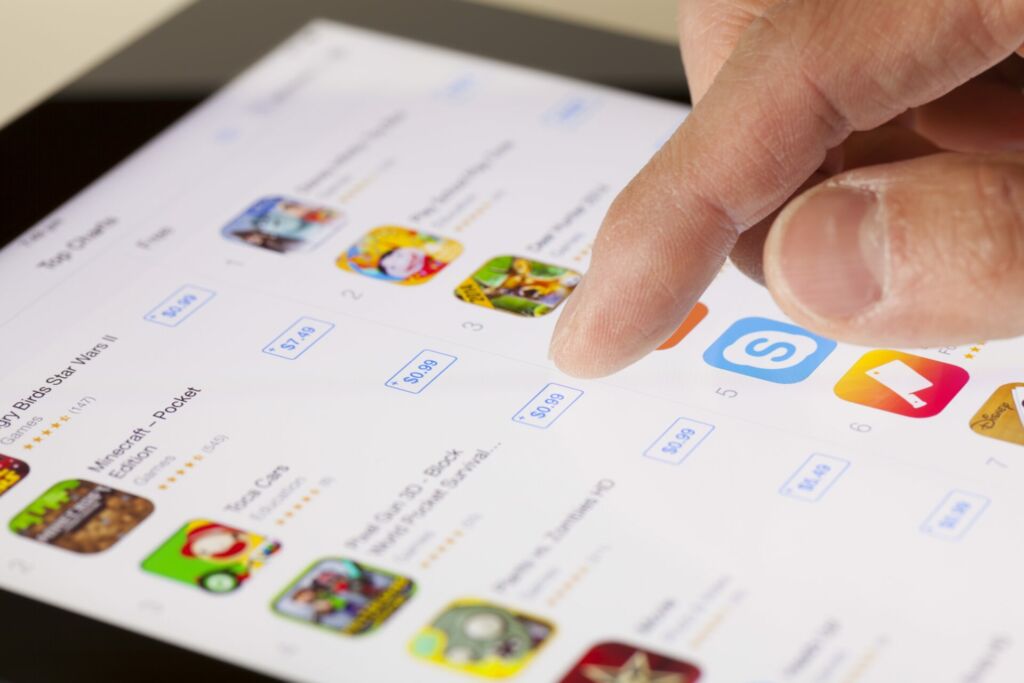 Face à l'ouverture contrainte de son App Store, Apple montre qui est le ...
