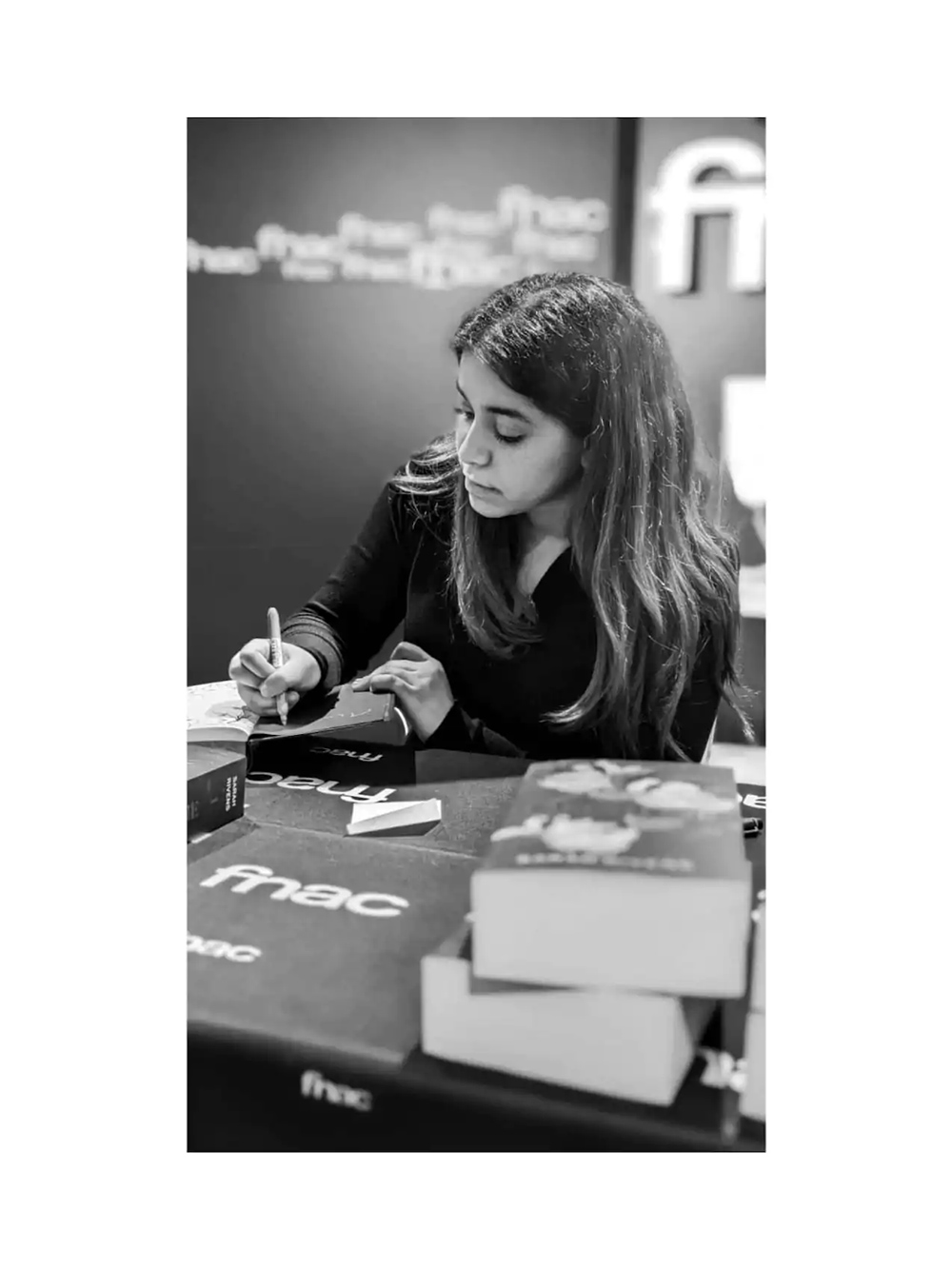 Sarah Rivens : on a rencontré l'autrice de “Captive” et “Lakestone”