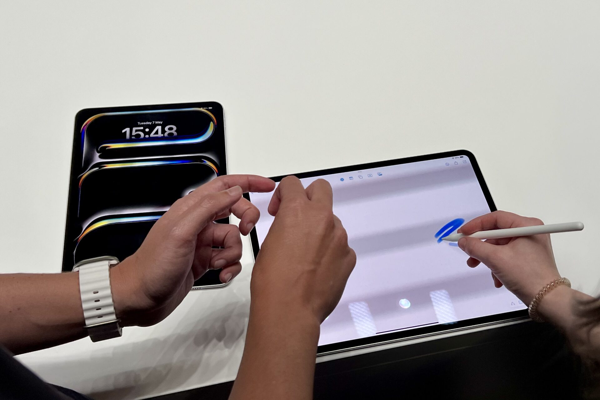 Apple Pencil Pro : nouveau stylet taillé pour les iPad Pro M4 et iPad ...