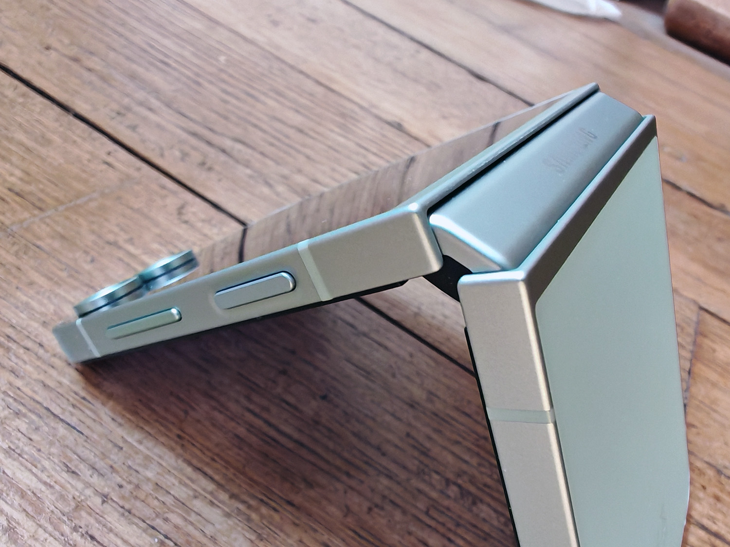 Prise en main du Samsung Galaxy Z Flip 6 : abouti et efficace, mais ...