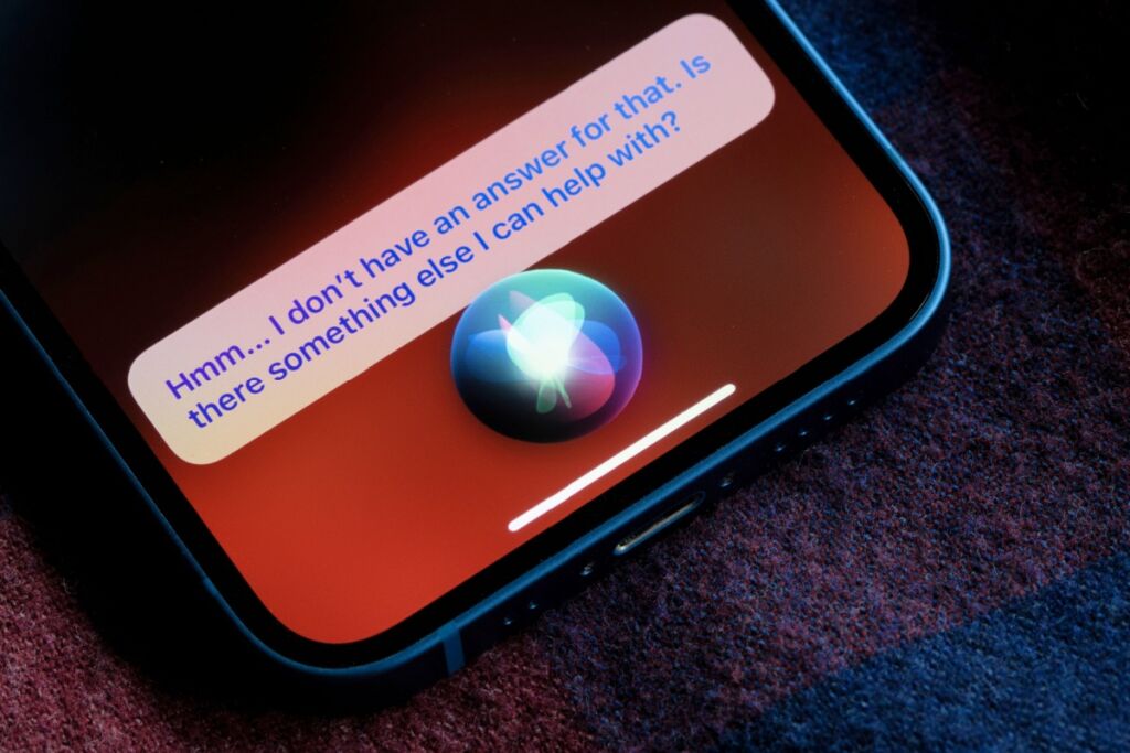 Le nouveau Siri encore reporté : que se passe-t-il chez Apple